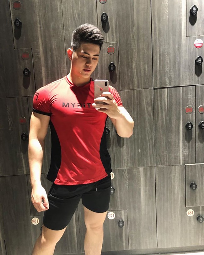[LINK] Huy Hoàng lộ clip trên Twitter không che gây sốt CĐM